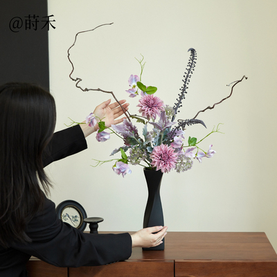 现代简约紫色扭扭棒仿真花束