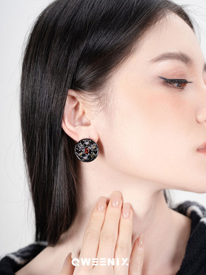 QWEENIX 原创红与黑系列盾牌高级感轻奢小众个性2024新款潮酷耳钉