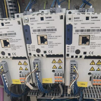 E84AVSCE3712SB0 变频器 0.37kw 伦茨工控调速装置议价维修