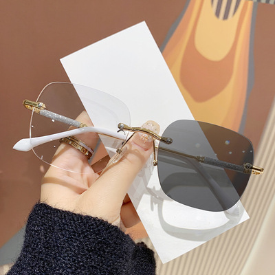 Ultra-thin Rimless Photosensitive Color-changing Myopia Glas