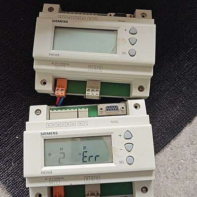 拆机2台RWD68通用DDC温度控制器