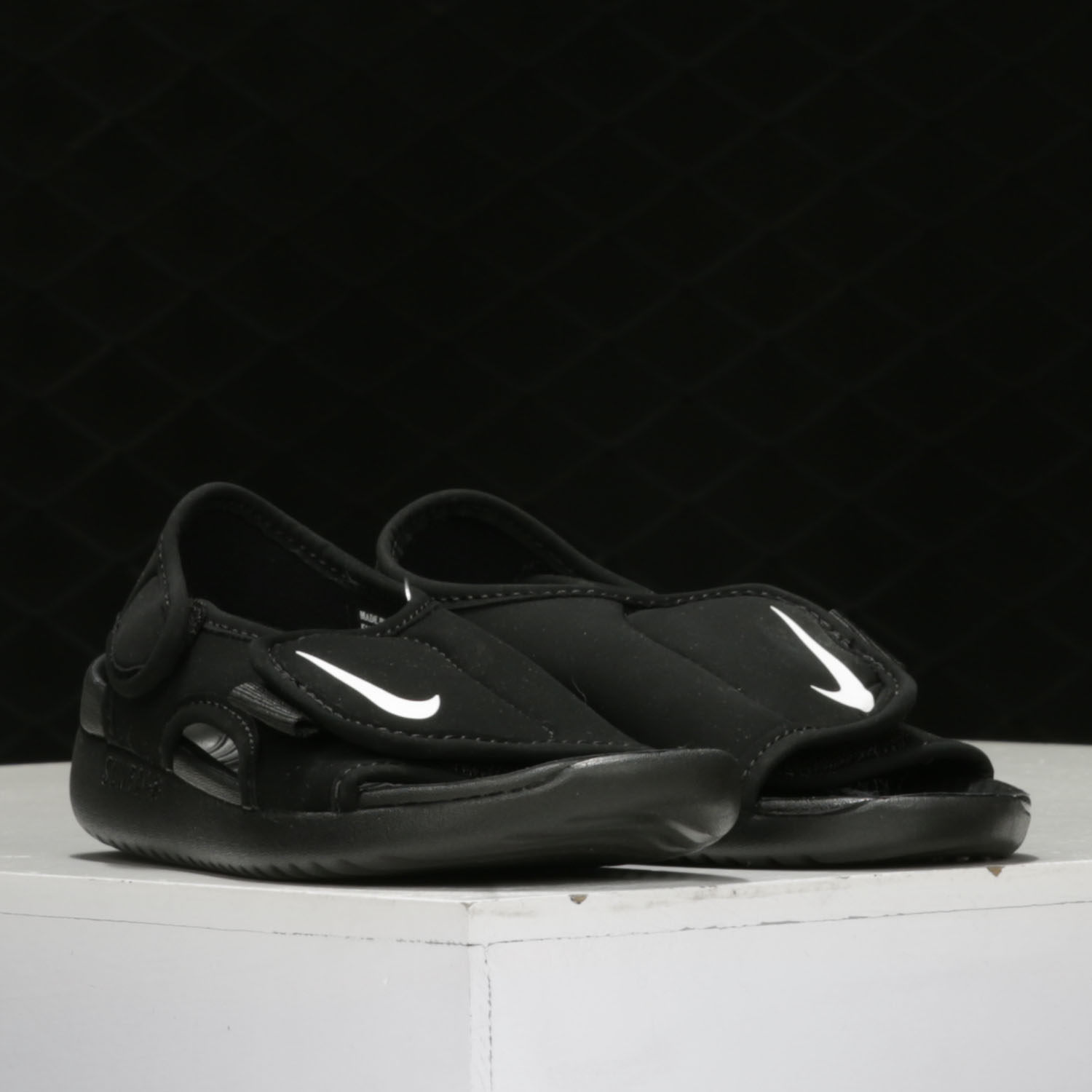 Nike/耐克正品夏季新款大童泡棉轻便缓震透气沙滩运动凉鞋 AJ9076