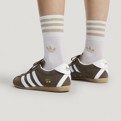 Adidas/阿迪达斯正品三叶草女士轻盈透气运动休闲板鞋KJ3958