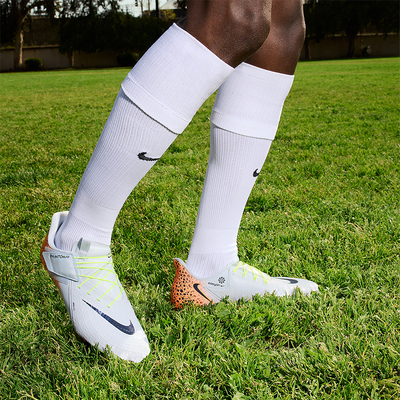 耐克男女同款减震柔软足球鞋