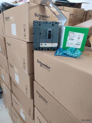 施耐德LV510346最后6箱。施耐德CVS100F 4P8议价商品