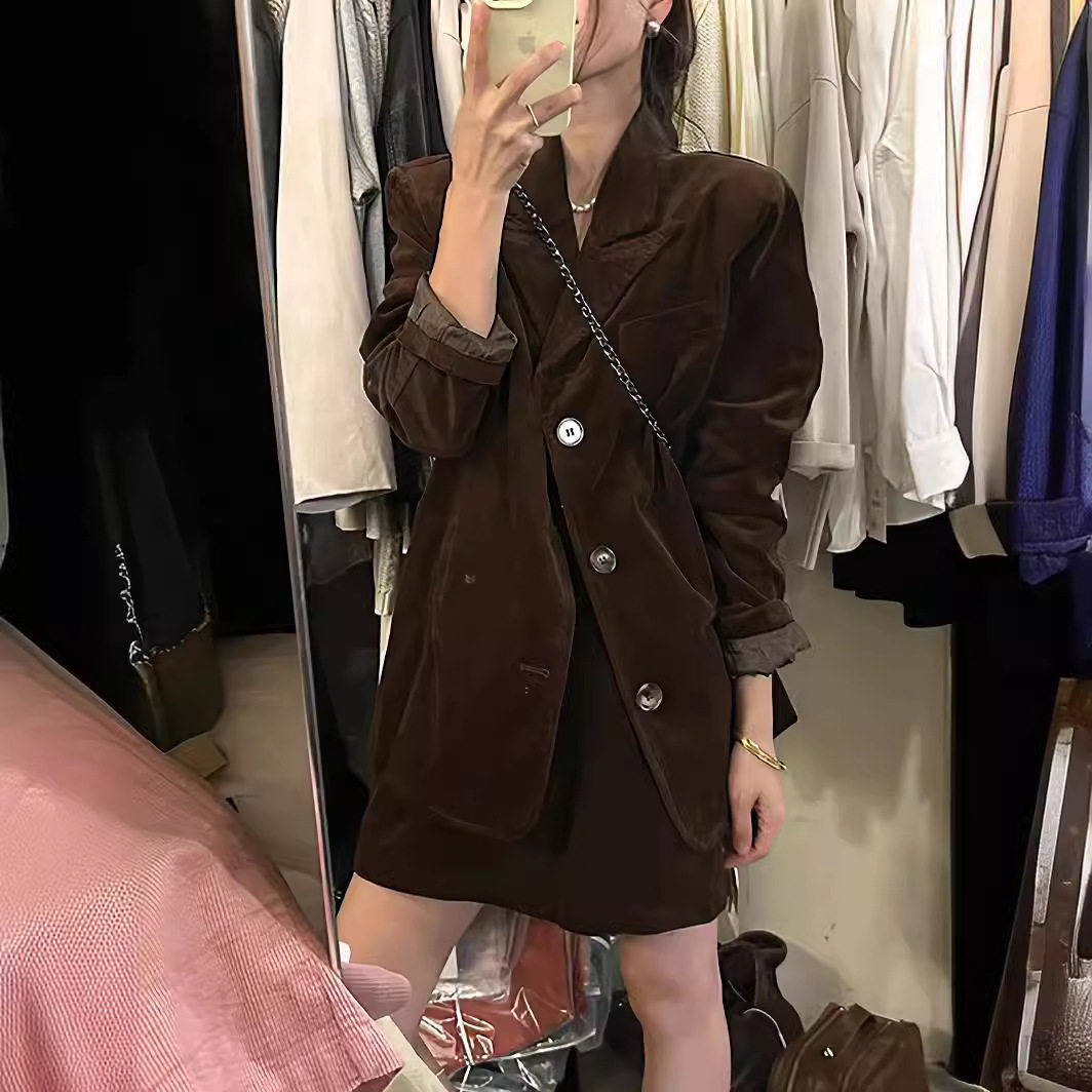 咖色西装套装女秋装2026新款干练气质女装丝绒外套半身裙子两件套