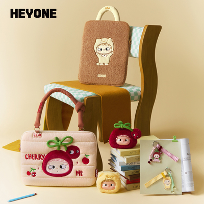 【新品】HEYONE黑玩-哦崽小浣熊樱樱果毛绒电脑包硅胶耳机包挂饰