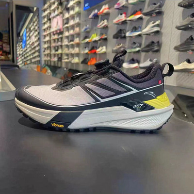 安踏天都户外新品防滑运动休闲鞋