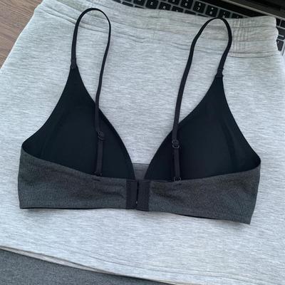 细肩带深V三角杯内衣女聚拢