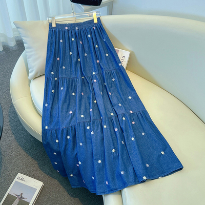 蓝色牛仔纯棉立体绣花拼接半身裙女夏季2026新款时尚A字中长裙