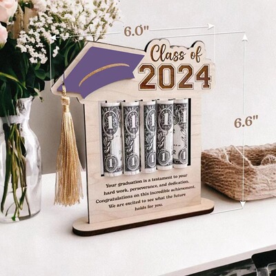 Graduation Money Holders, an independent website, offers gr