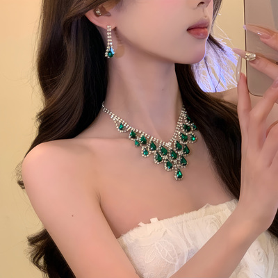 挪威夜曲~法式奢华祖母绿色宝石项链女时尚宴会晚礼服配饰锁骨链