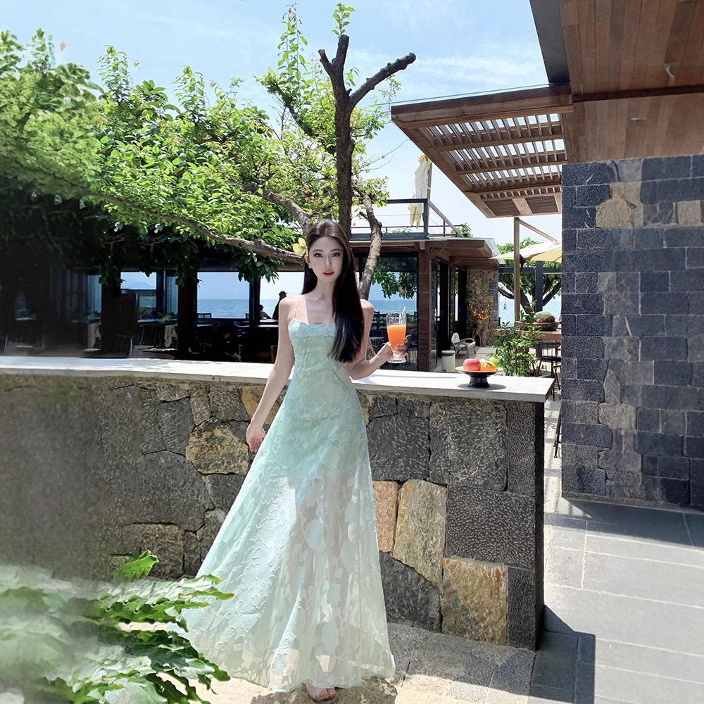 2026年夏季海边度假风薄荷曼波浅绿色提花吊带连衣裙显高优雅裙子