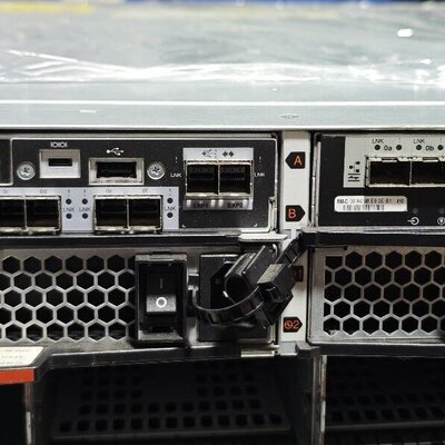 出NetAppFAS2240-2存储机头型号111-02