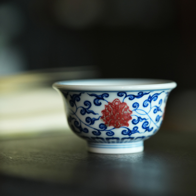 不識堂青花釉里红缠枝莲压手杯75