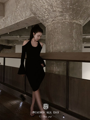 温柔挂脖进口棉设计感du家连衣裙