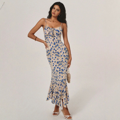 Waist hugging floral suspender dress   收腰碎花吊带连衣裙