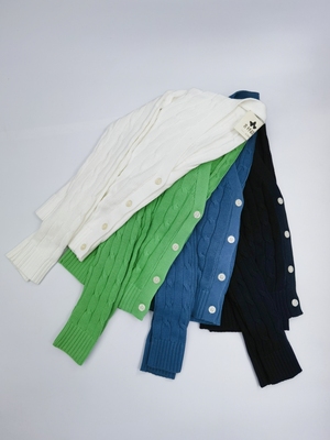 女士经典小马仔V领麻花针织外套