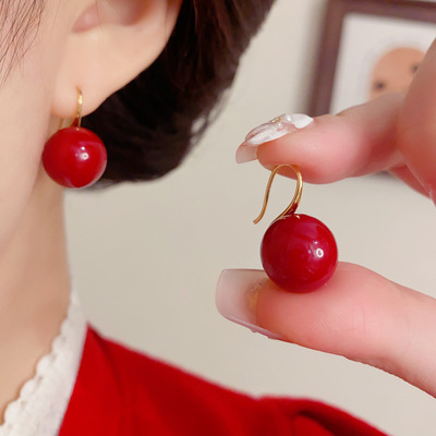 秋冬新款气质时尚简约红色珍珠耳钩女个性轻奢百搭高级感耳环