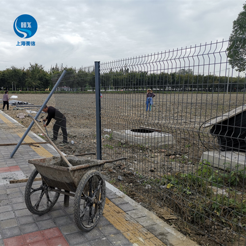 上海桃形柱护栏网 双边围栏网隔离栏 农场圈地围栏网包塑铁丝网