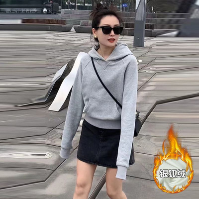 套头运动加绒连帽卫衣女新款春秋宽松慵懒风短款长袖上衣女有吊牌
