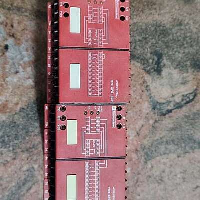 议价安全继电器XPS-ECP XPSECP5131，实物拍