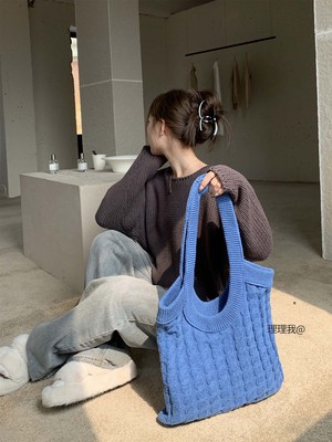 克莱因蓝小麻花毛线针织包
