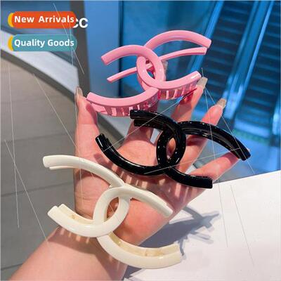 large abstract cross C hair grasp out hundred grasp clip dis
