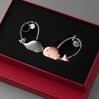 可爱小鲸鱼情侣钥匙扣创意小礼物钥匙挂件恋爱纪念日海豚情侣礼物