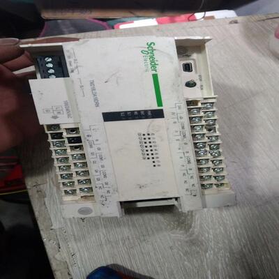 议价PLC TM218LDA16DRN 成色如图可维修