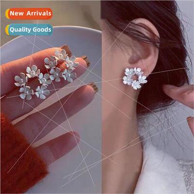 Whe flower earrings female 2023 new simple hundred wh earrin