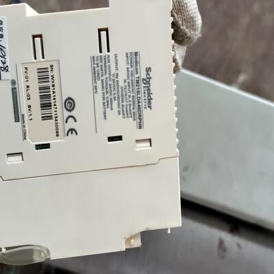 施耐德PLC ，TM218LDA40DRPHN  成色如图