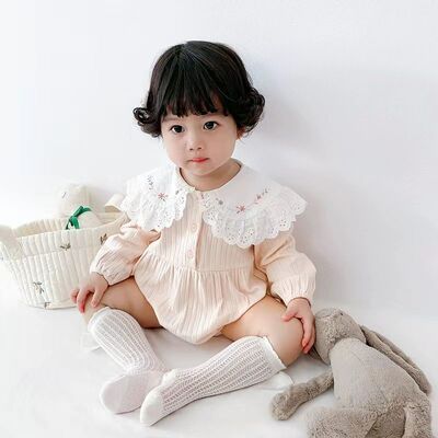 婴幼儿春秋装女宝长袖包屁衣百天周岁洋气小花连身哈衣超萌娃娃领