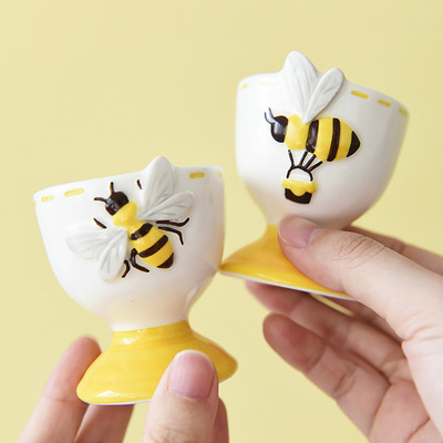 Creative relief cup, single egg holder, high-temperature ceramic wine glass, cute bee egg cup, high appearance