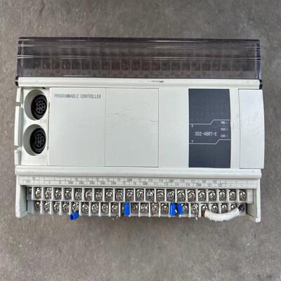 信捷XD2-48RT-E  。安装脚破裂。外壳成