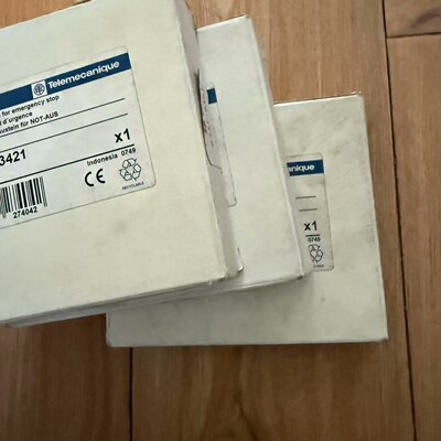 议价安全继电器XPSAC3421 ，共三块，正品，非翻可维修