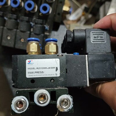 议价上海日益电磁阀R25Y2000-J4/220V，型号清晰可见可维修
