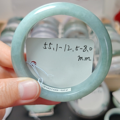 特价55.1圈翡翠A货手镯浅绿底