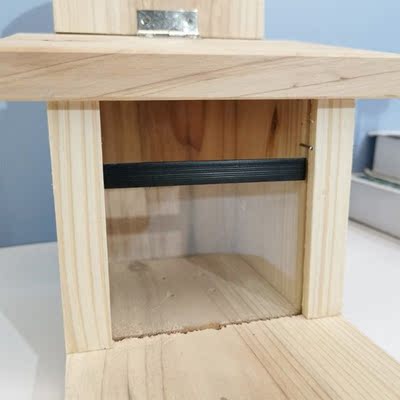 Squirrel Feeder Box Wooden Squirrel Feeding Station Durable