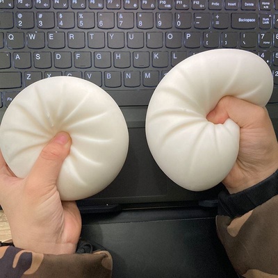 The same bag toys, the veneers are unzippwed, pinch the bal