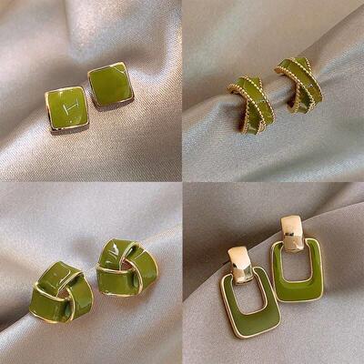 Green earrings and earrings绿色耳钉简约气质精致小巧耳环