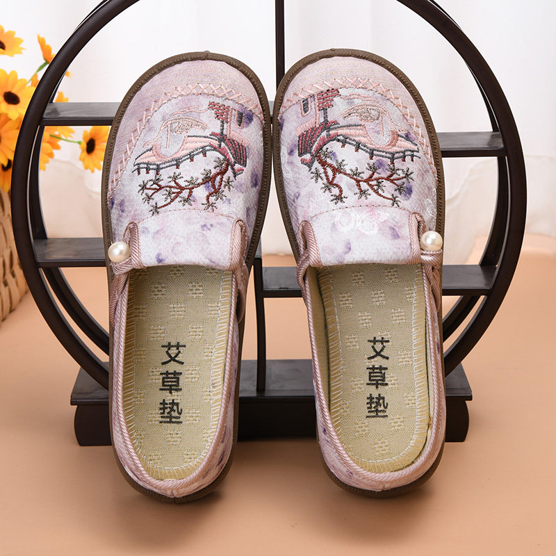 老北京布鞋女新款软底百搭民族风绣花妈妈鞋轻便浅口女士休闲单鞋