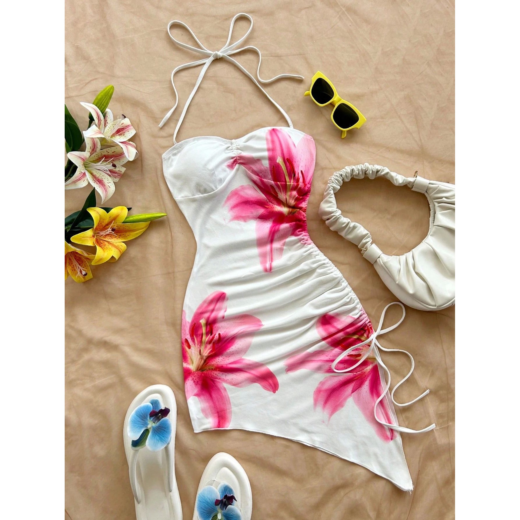 印花挂脖抽绳不对称连衣裙Printed drawstrig asymmetrical dress