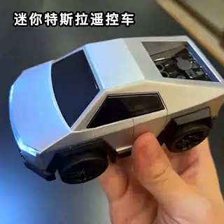 迷你特斯拉遥控车可喷雾赛博皮卡智能感应跟随逃跑四驱汽车玩具