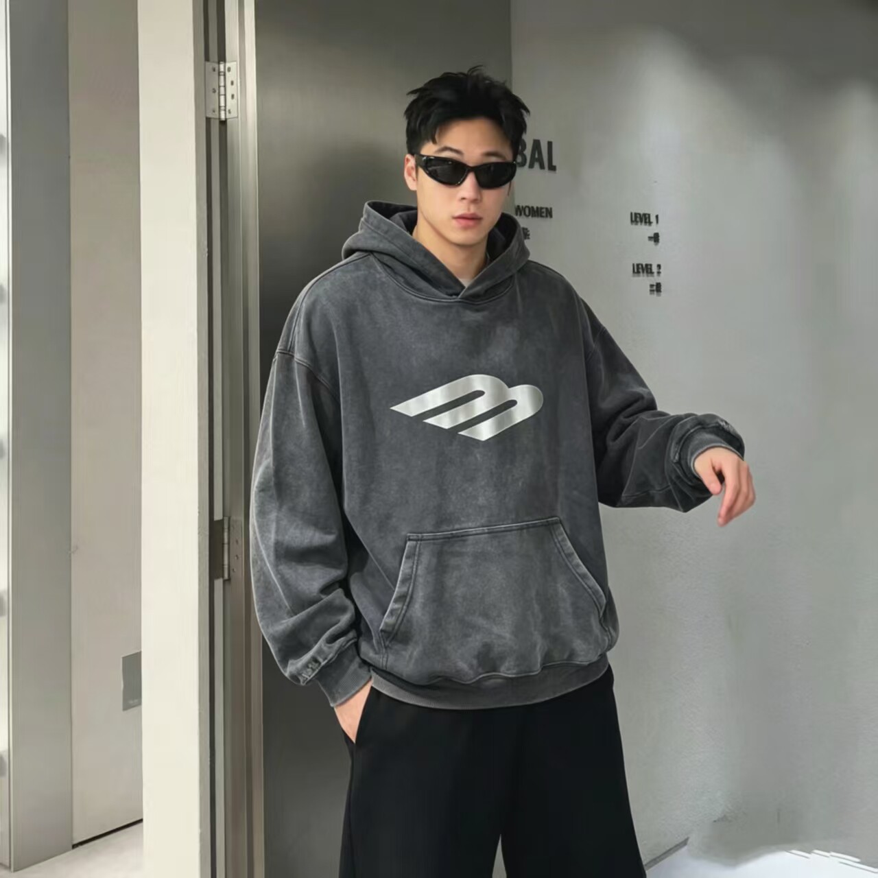 潮牌镭射反光3M压胶水洗做旧卫衣460克重磅秋季潮牌做旧男女同款