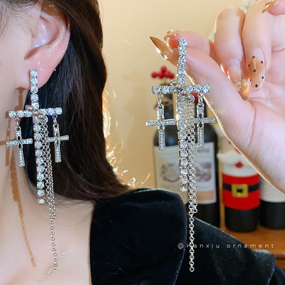 轻奢小众镶钻十字流苏耳环