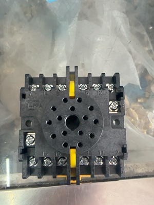 原装欧姆龙继电器底座14PFA议价