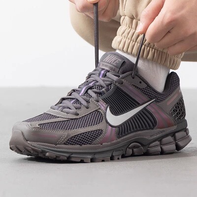 NikeZoomVomero5缓震透气跑鞋