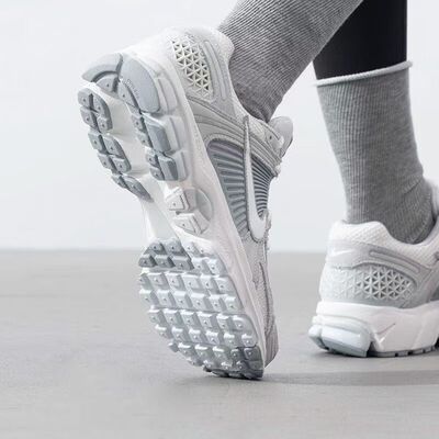 NIKE/耐克 时尚 轻便 透气 运动 休闲 跑步鞋 女鞋 HQ0458-001