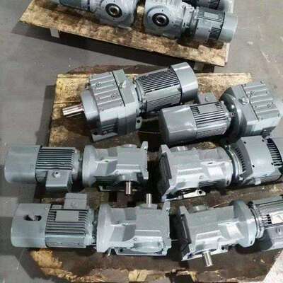 WHC225锥齿换向器KAZ67-Y1.1KW-6P-76.37硬齿面减速机
